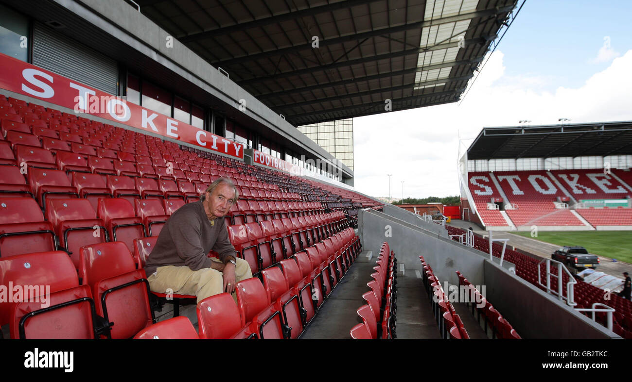 Im britannia stadion in stoke -Fotos und -Bildmaterial in hoher ...