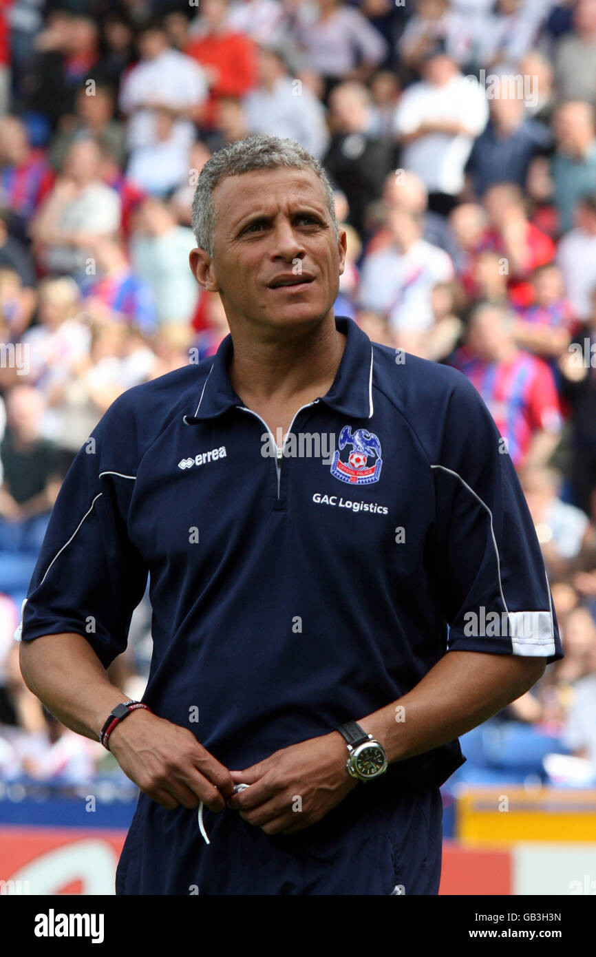 Kristallpalast erste mannschaft trainer keith curle -Fotos und ...