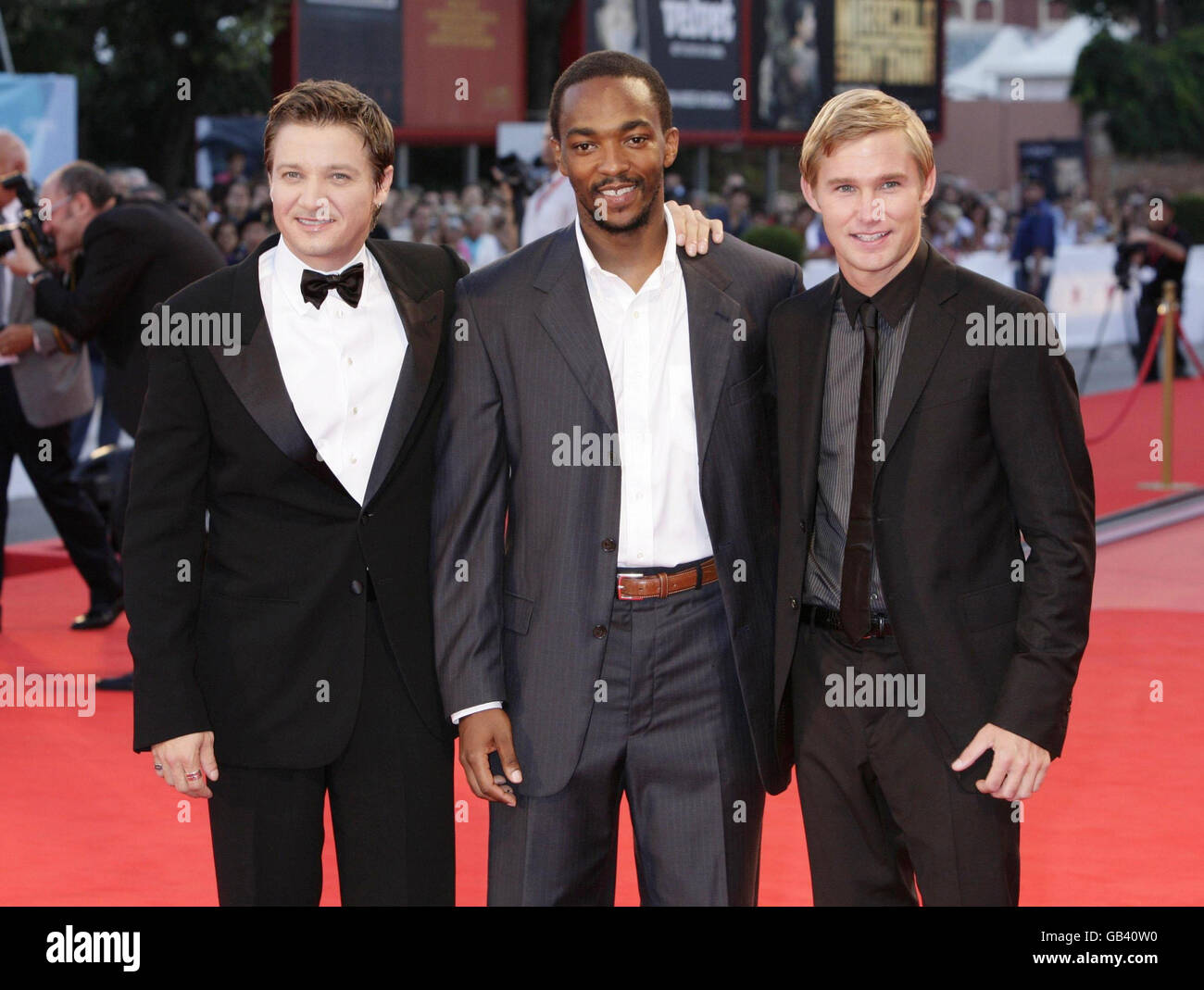 Ap aus links rechts schauspieler jeremy renner -Fotos und -Bildmaterial ...