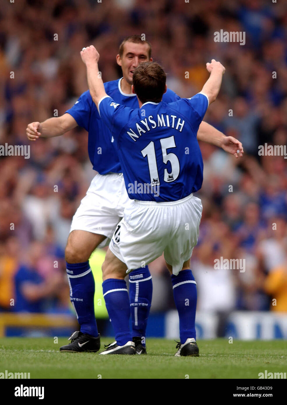 Evertons gary naysmith feiert nach dem ersten tor -Fotos und ...