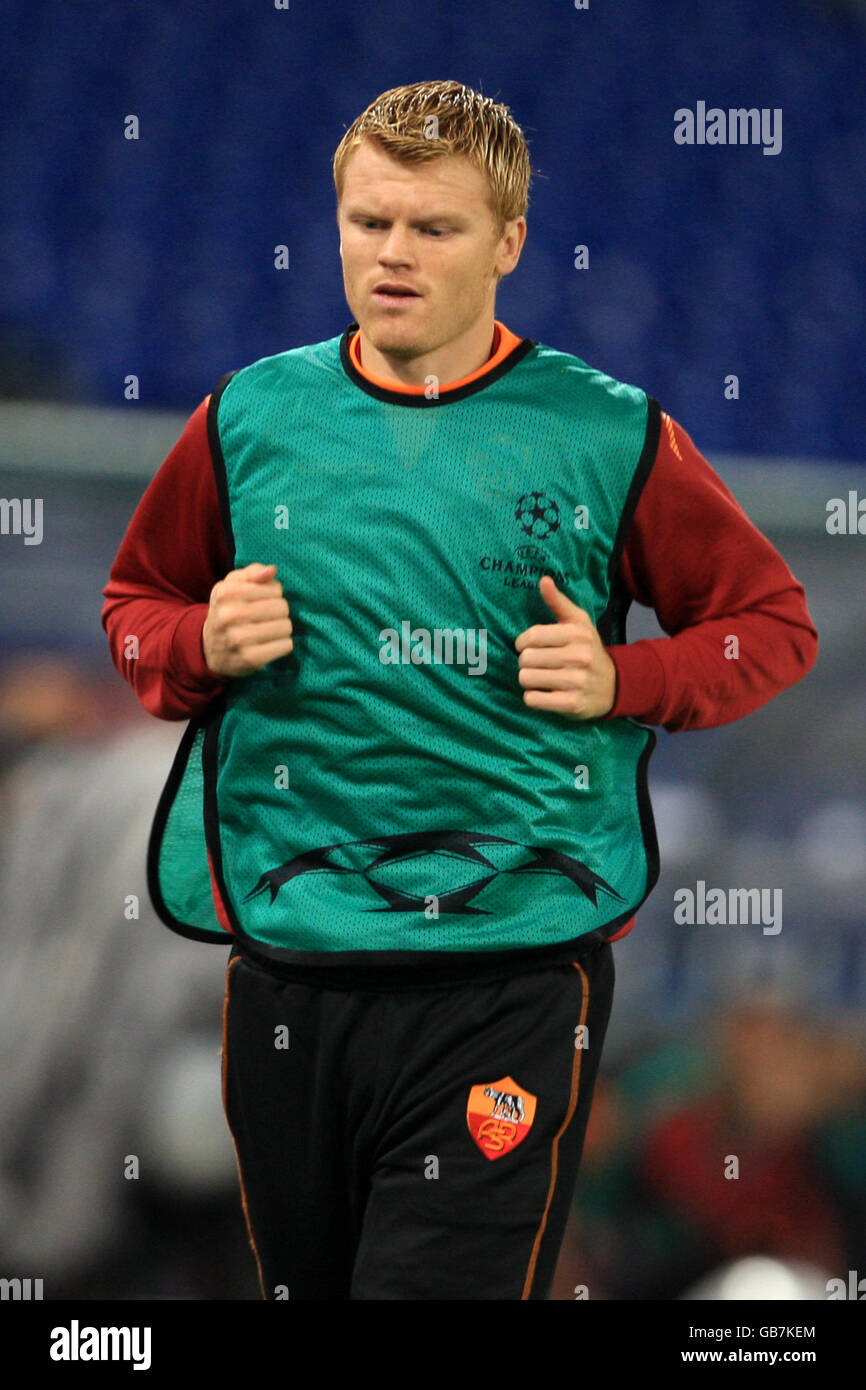 Stadio olimpico john arne riise -Fotos und -Bildmaterial in hoher ...