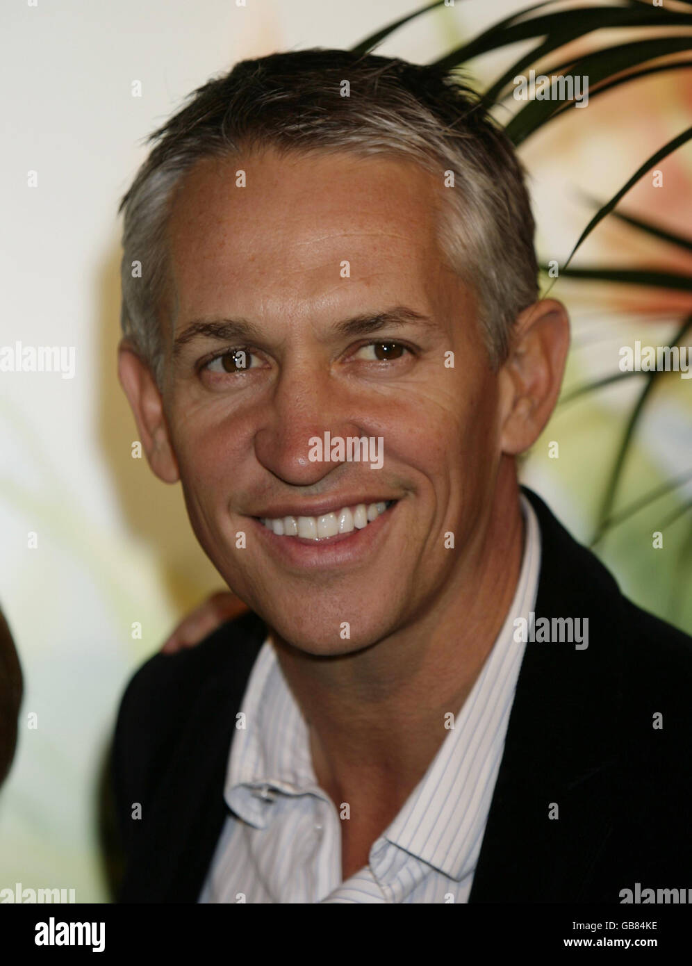 Gary Lineker Uk Premiere Disney Animationsfilm Basteln Glocke ...