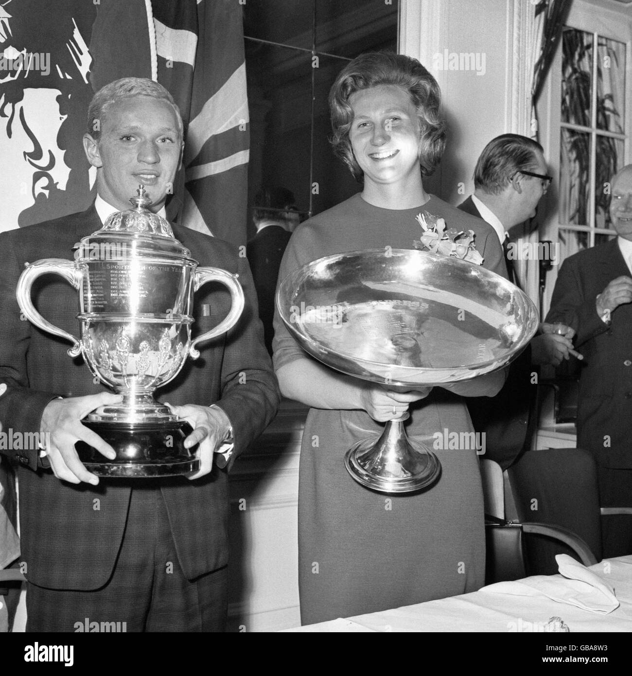 Die Goldmedaillengewinnerinnen Brian Phelps, ein Taucher, und Anita ...