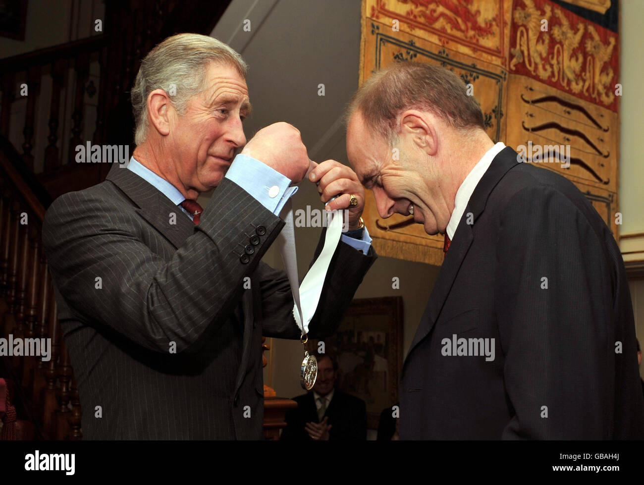 The prince of wales with roger de haan cbe -Fotos und -Bildmaterial in ...