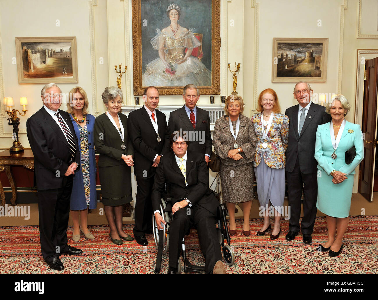 The prince of wales with roger de haan cbe -Fotos und -Bildmaterial in ...