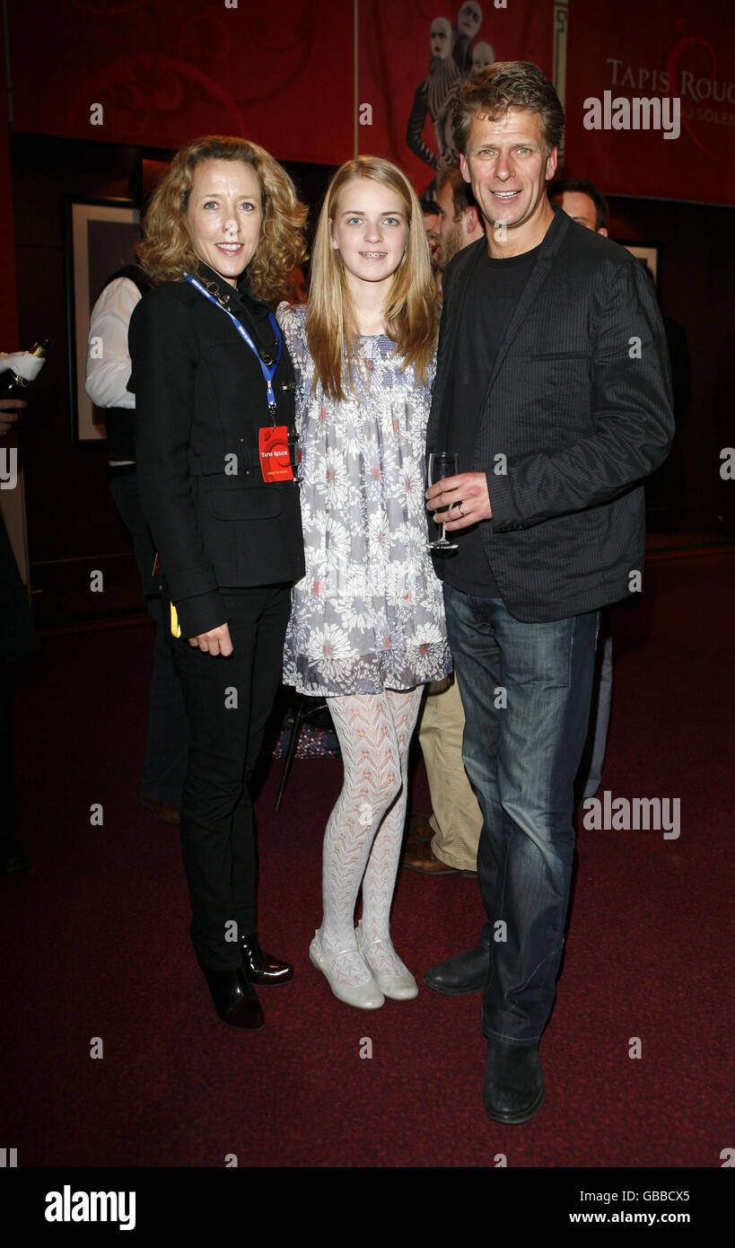 Andrew Castle und seine Familie besuchen die erste Nacht des „Quidam ...