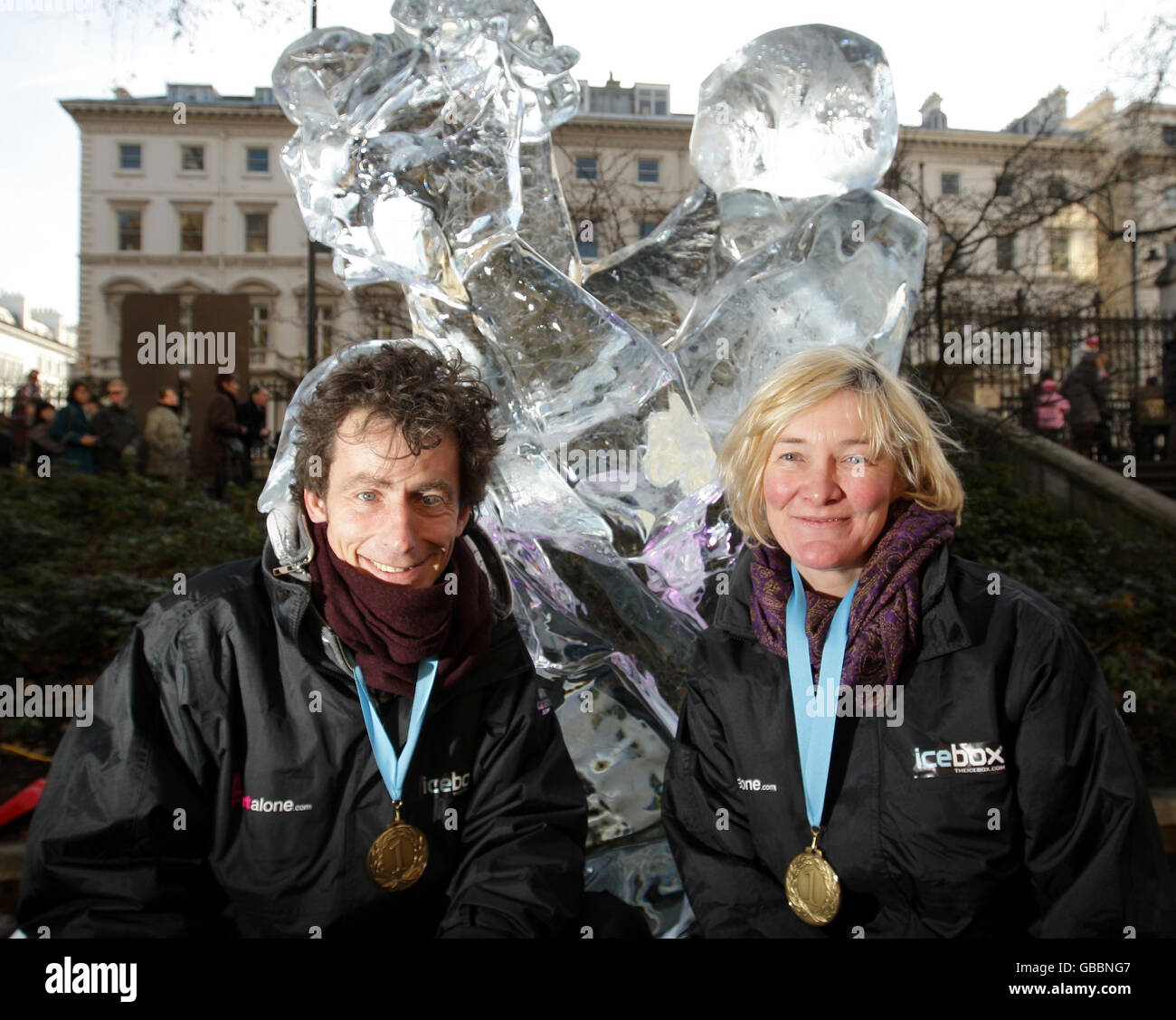 Das siegerteam bei londons erstem eisskulpturenfestival -Fotos und ...