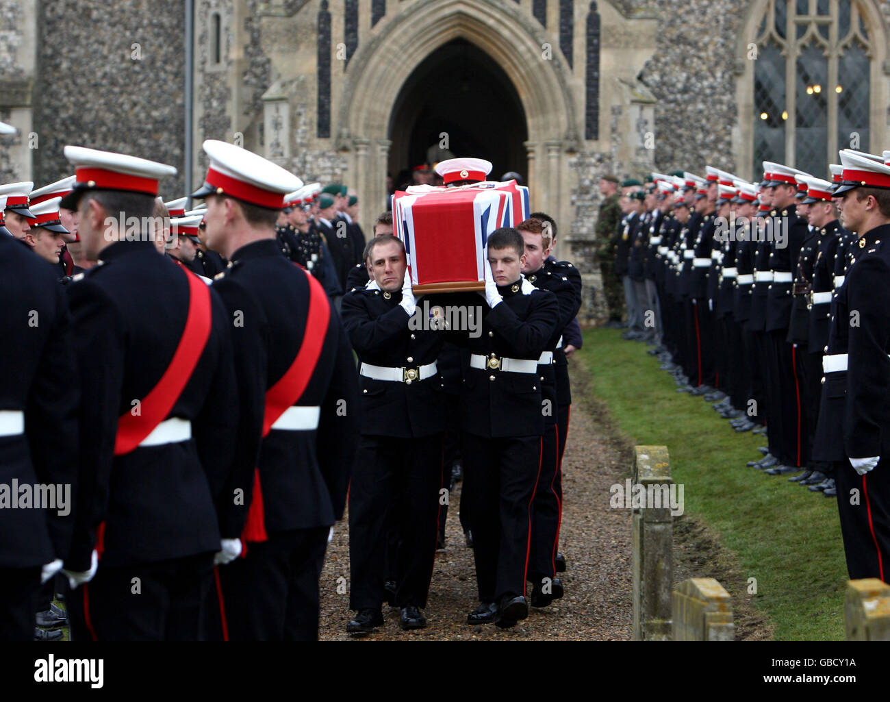 Der sarg royal marine lance corporal benjamin whatley -Fotos und ...