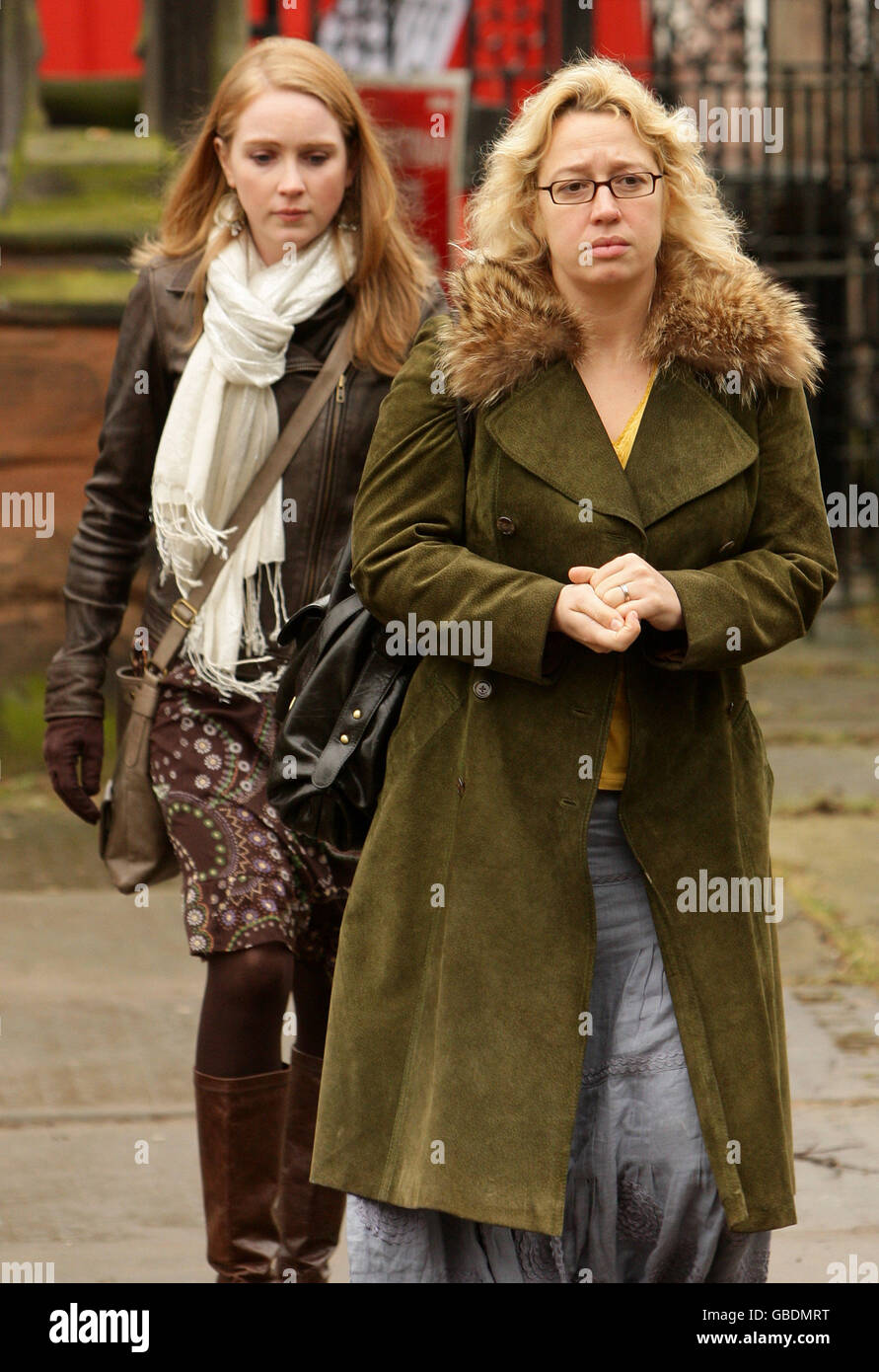 Coronation Street Schauspieler Julia Haworth, Left, und Katy Cavanagh ...