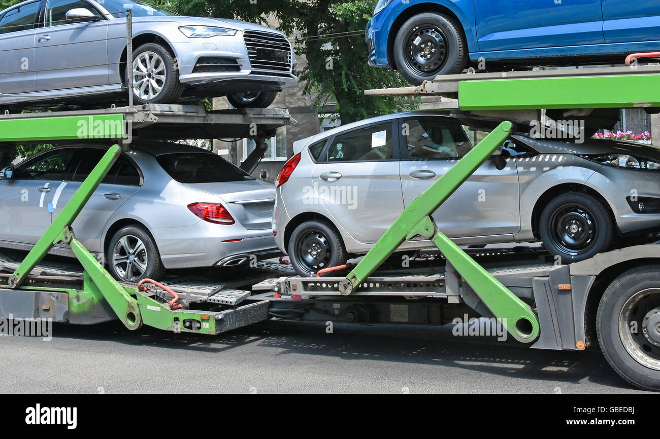 Neuer transporter -Fotos und -Bildmaterial in hoher Auflösung – Alamy