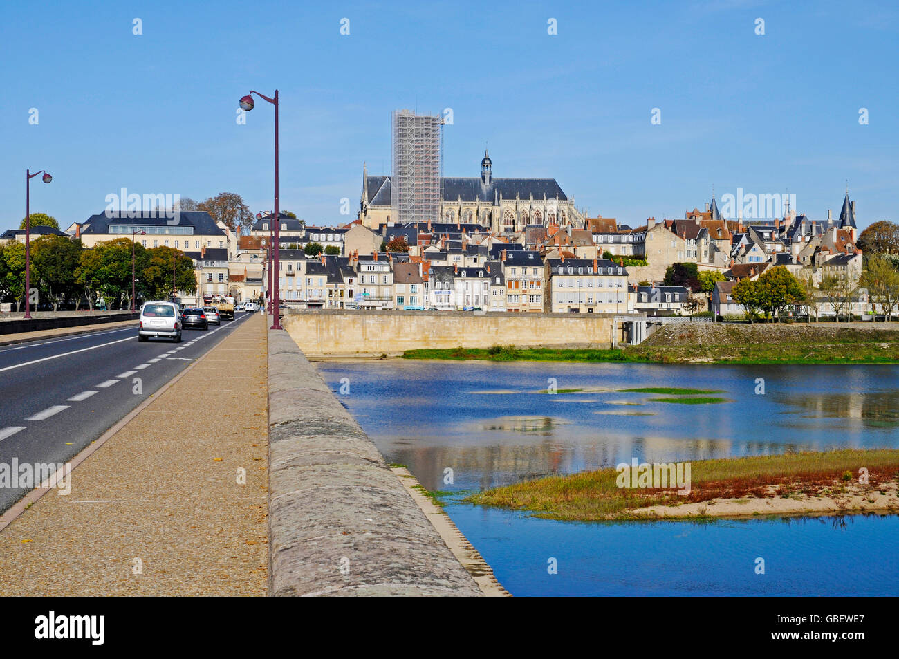 Loire brücke in nevers -Fotos und -Bildmaterial in hoher Auflösung – Alamy