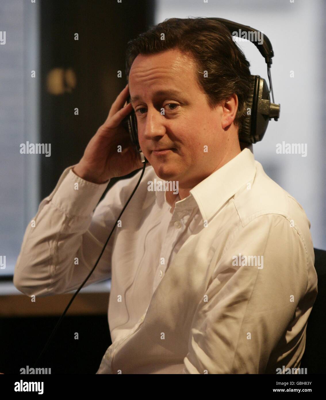 David cameron besucht das absolute radio -Fotos und -Bildmaterial in ...