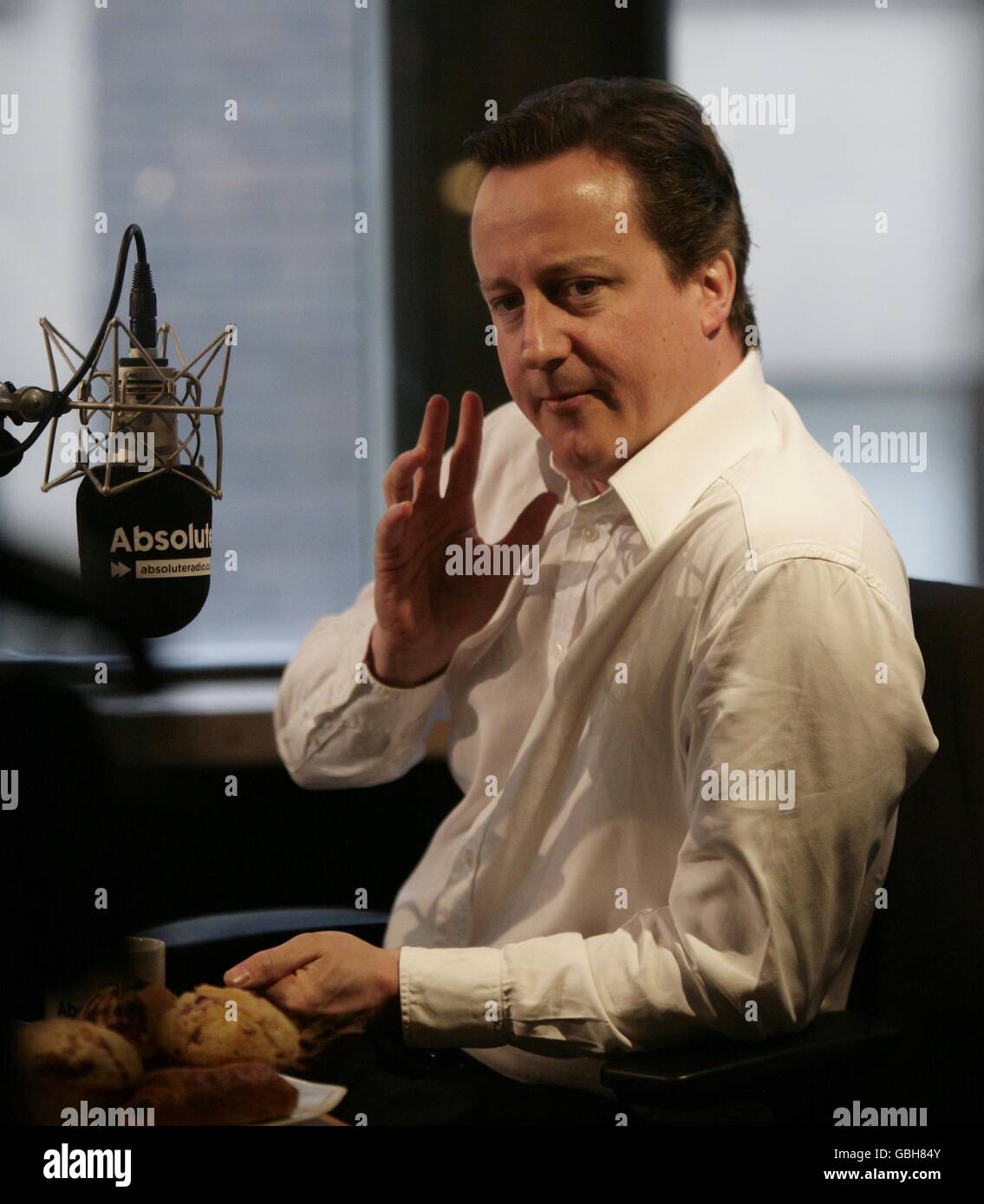 David cameron besucht das absolute radio -Fotos und -Bildmaterial in ...