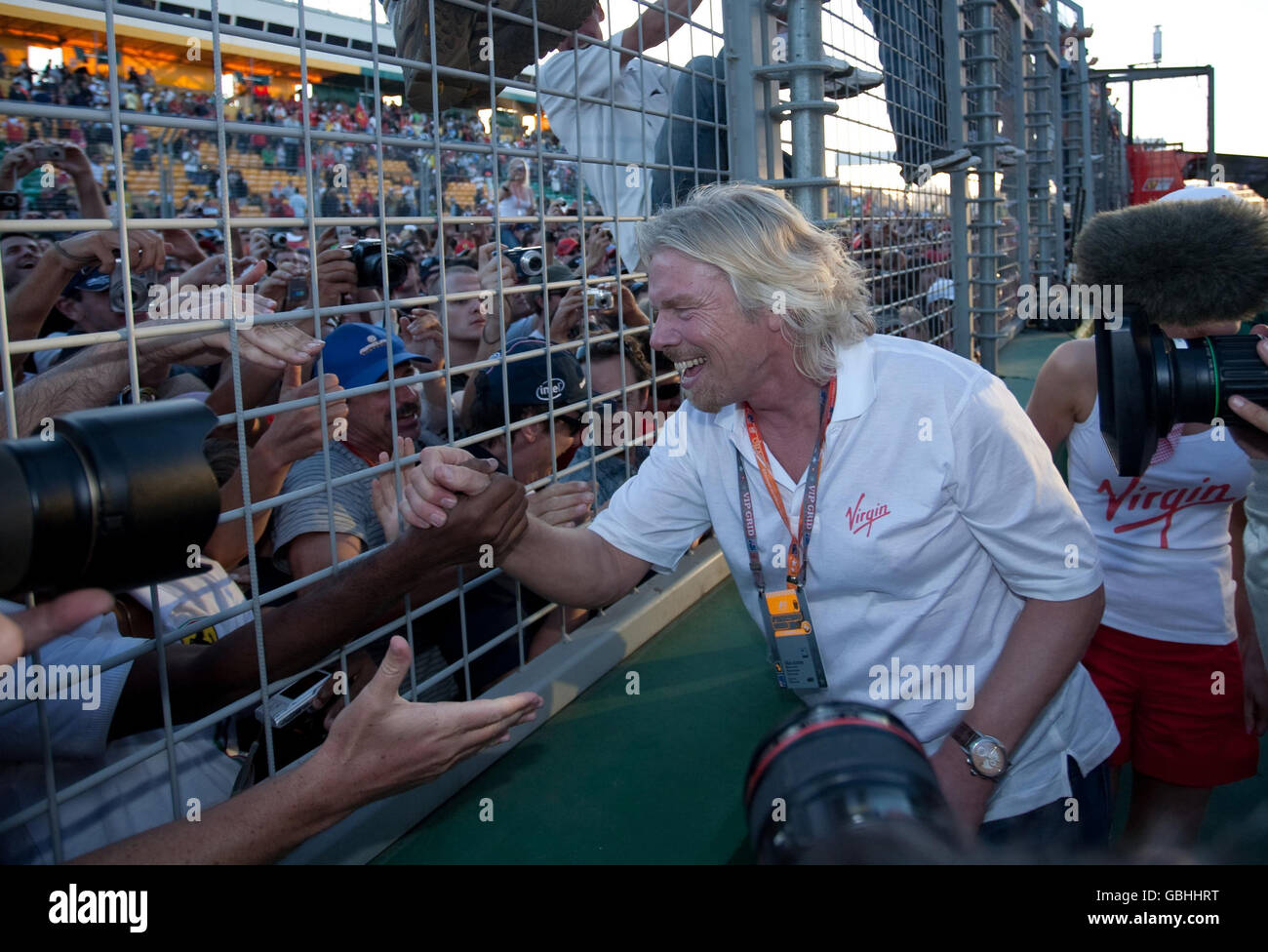 Sir Richard Branson, Hauptsponsor des Brawn GP, feiert beim Australian ...