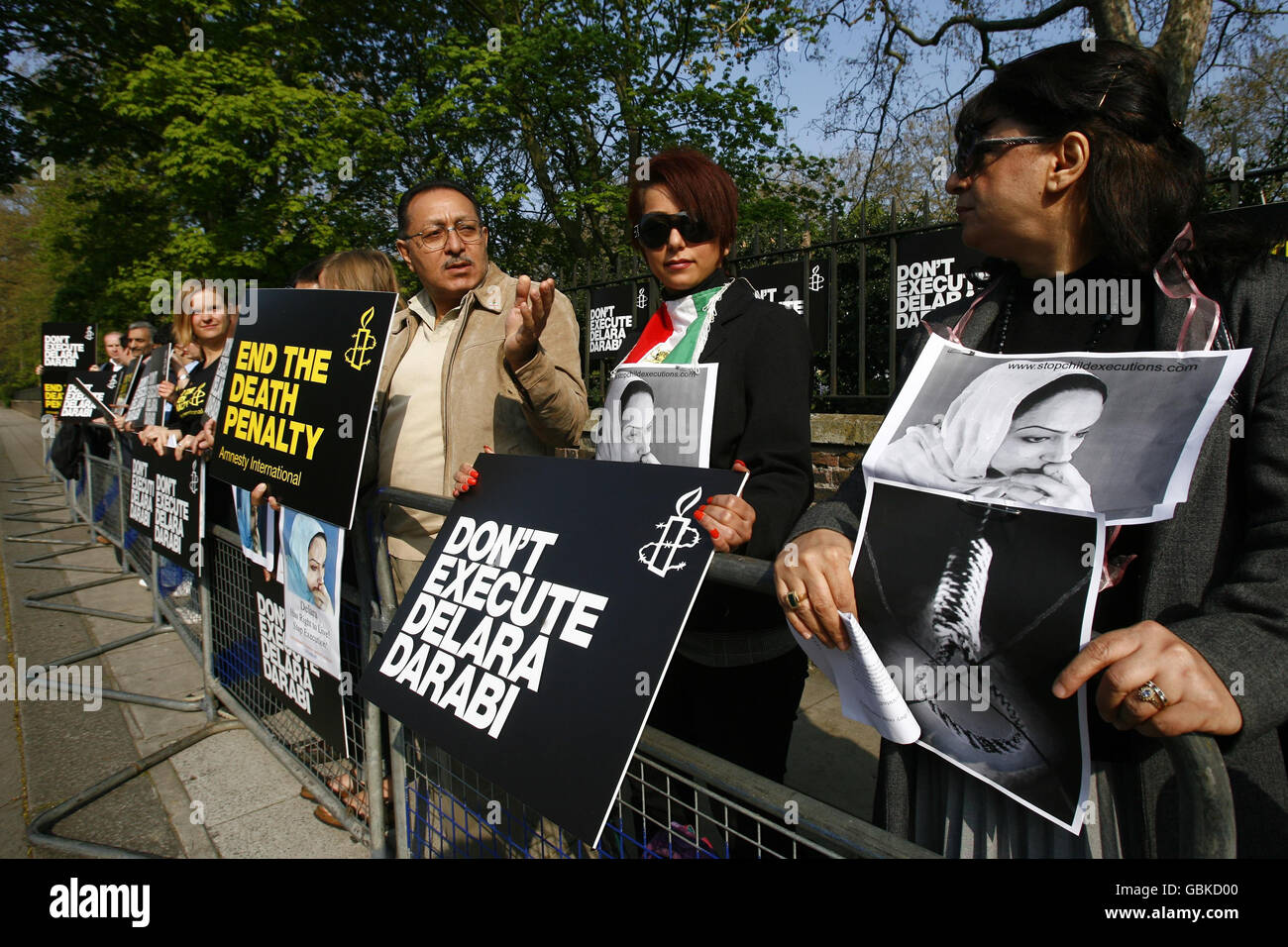 Against the execution of delara darabi -Fotos und -Bildmaterial in ...
