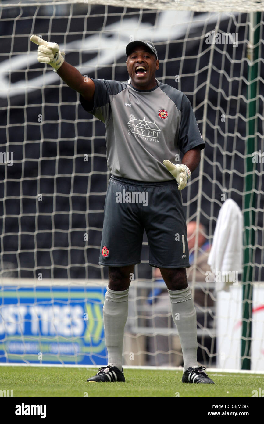 Fußball - Coca-Cola Football League One - Milton Keynes Dons / Walsall ...