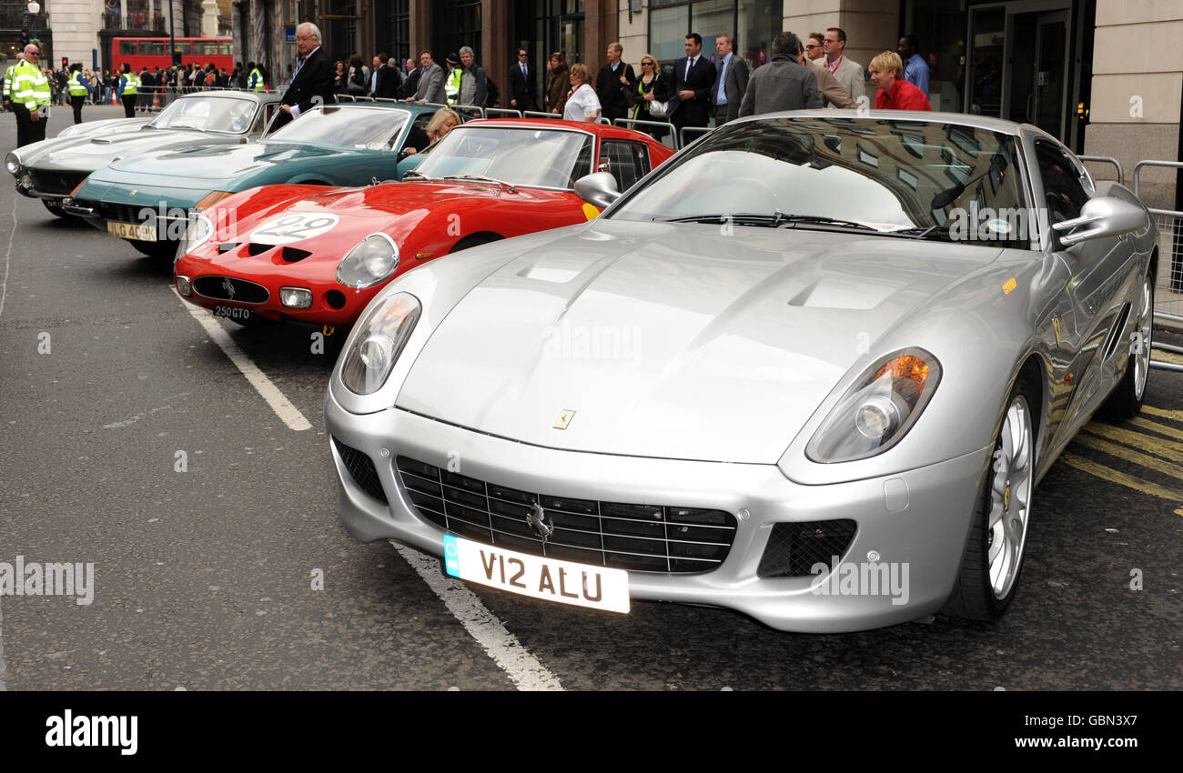 Ferrari Store Launch - London. Ferrari-Autos kommen zur Eröffnung des ...