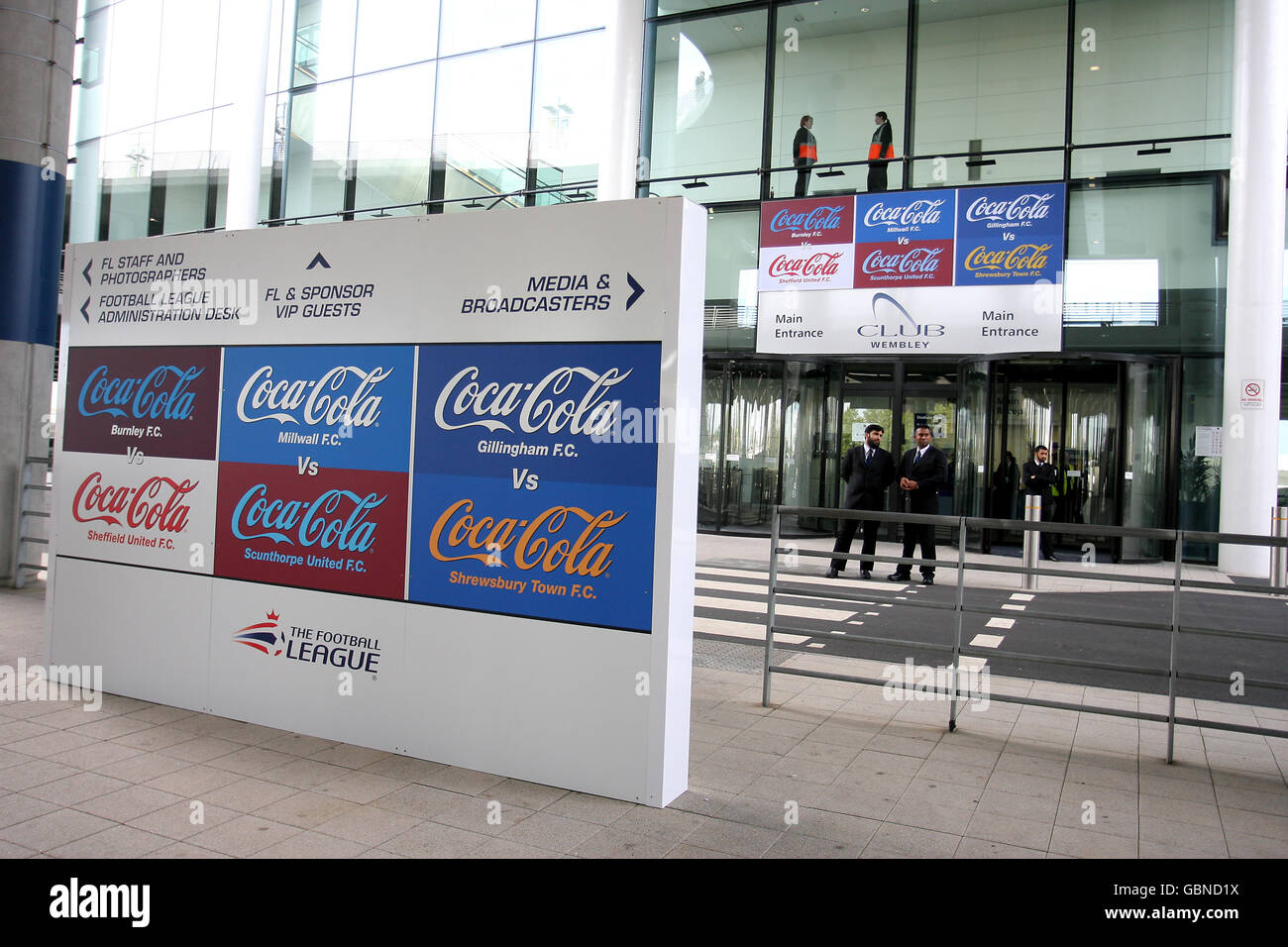 Coca cola beschilderung im wembley stadion -Fotos und -Bildmaterial in ...