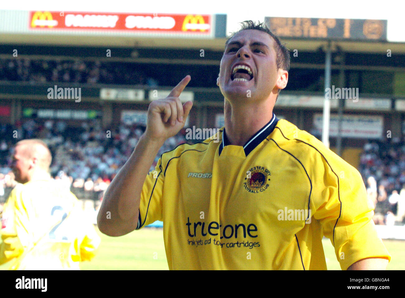 Chester citys kevin rapley feiert -Fotos und -Bildmaterial in hoher ...