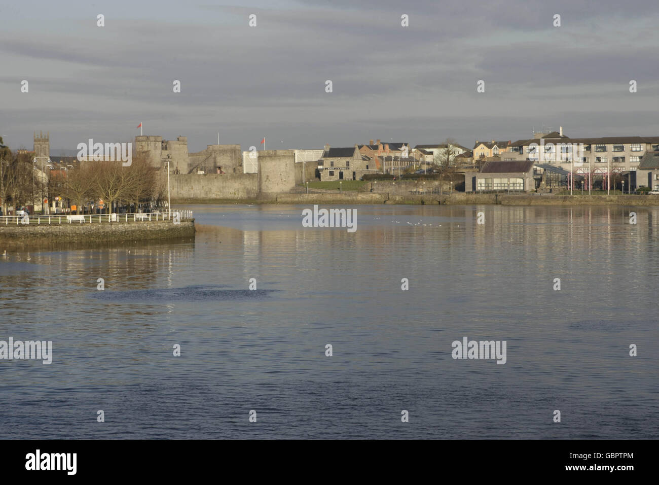 Der fluss shannon durch die limerick stadt -Fotos und -Bildmaterial in ...
