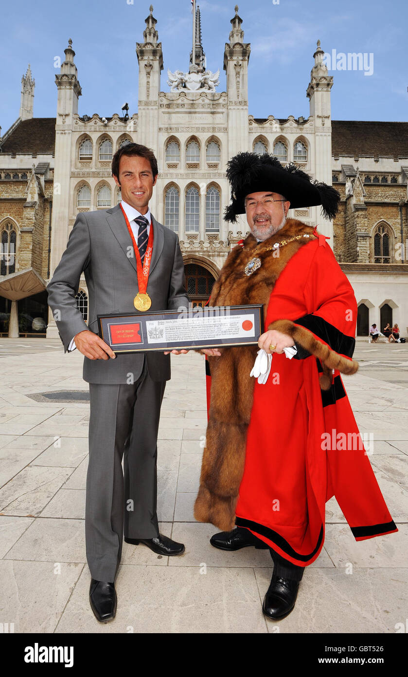 Der Olympiasieger im Rudersport Mark Hunter, 30, mit dem ...