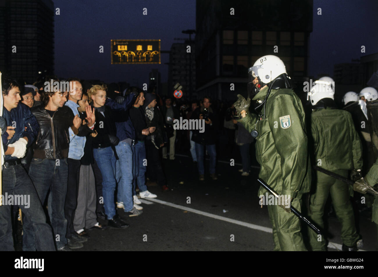 Polizei deutschland 1990 -Fotos und -Bildmaterial in hoher Auflösung ...