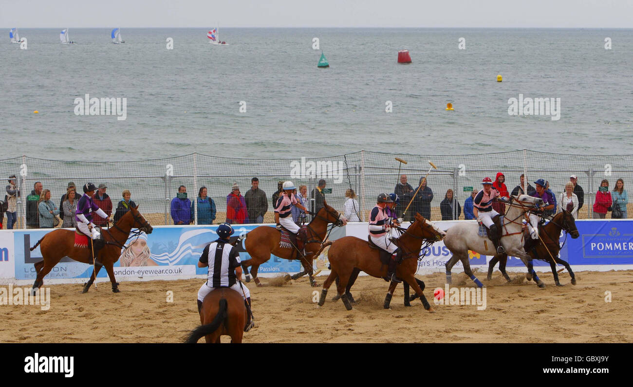 Spectators Watching Polo Match Stockfotos & Spectators Watching Polo ...