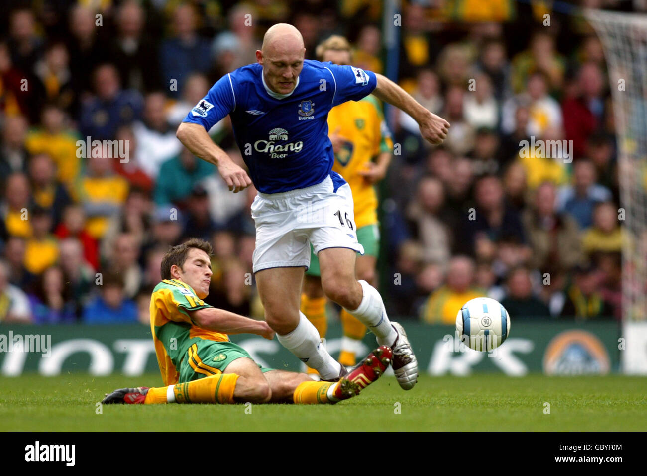 Noram citys adam drury gleitet auf evertons thomas gravesen -Fotos und ...
