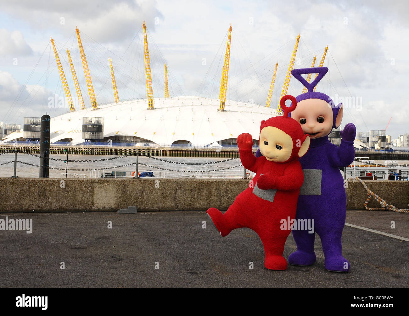 Rot teletubby -Fotos und -Bildmaterial in hoher Auflösung – Alamy