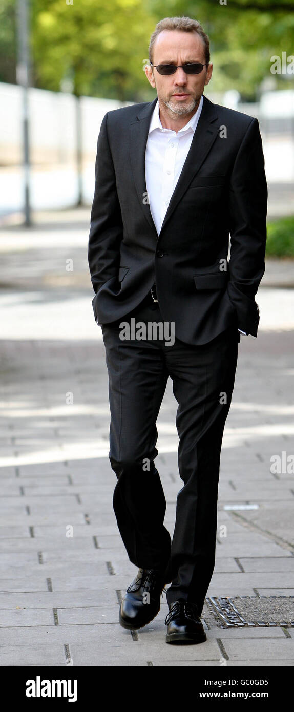 Neil Mitchell, der Keyboarder mit der Band Wet Wet Wet Wet, verlässt ...