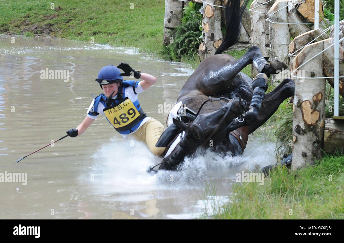 Eventing cross country falls -Fotos und -Bildmaterial in hoher ...