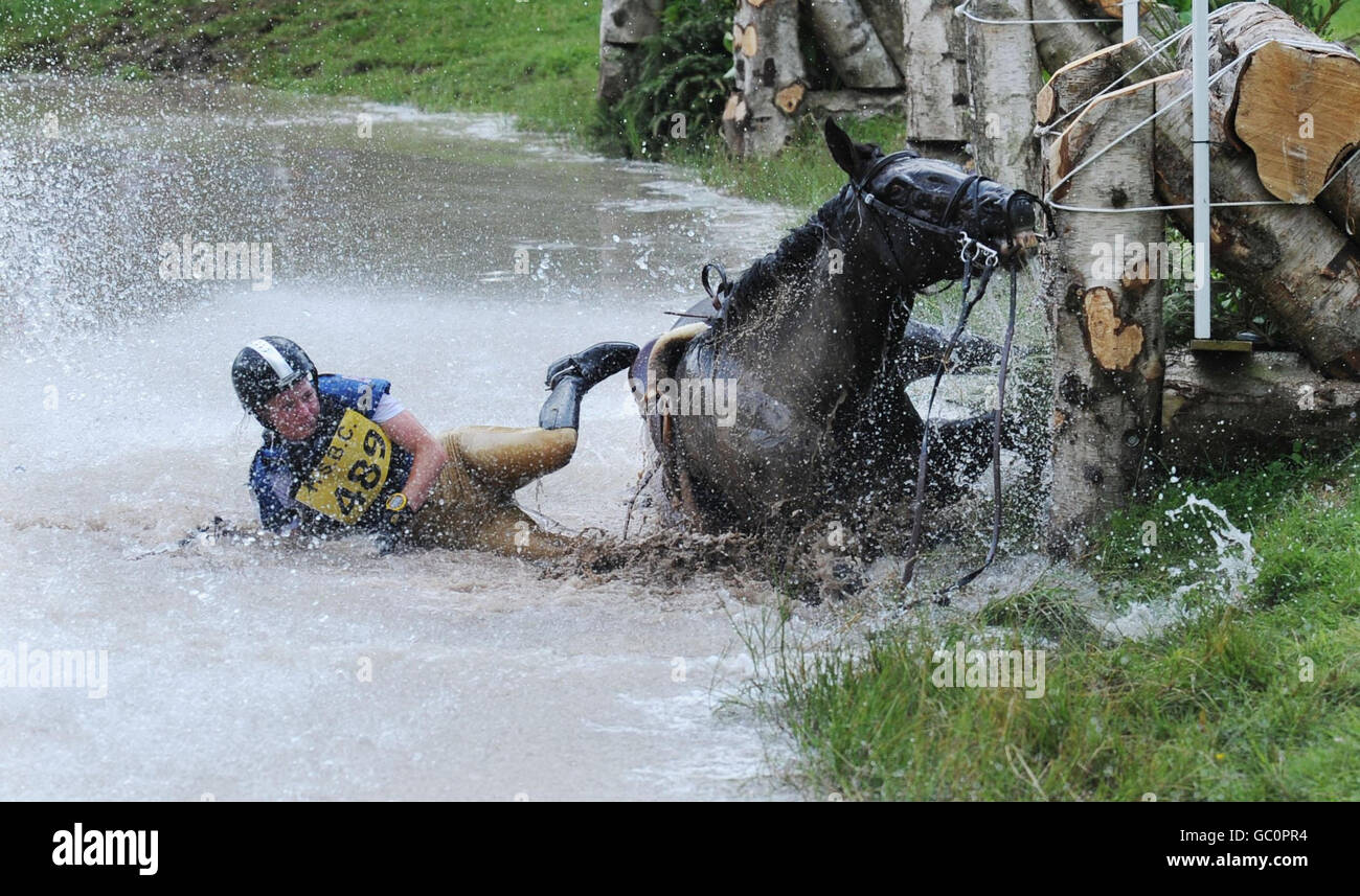 Cross country eventing falls -Fotos und -Bildmaterial in hoher Auflösung – Alamy