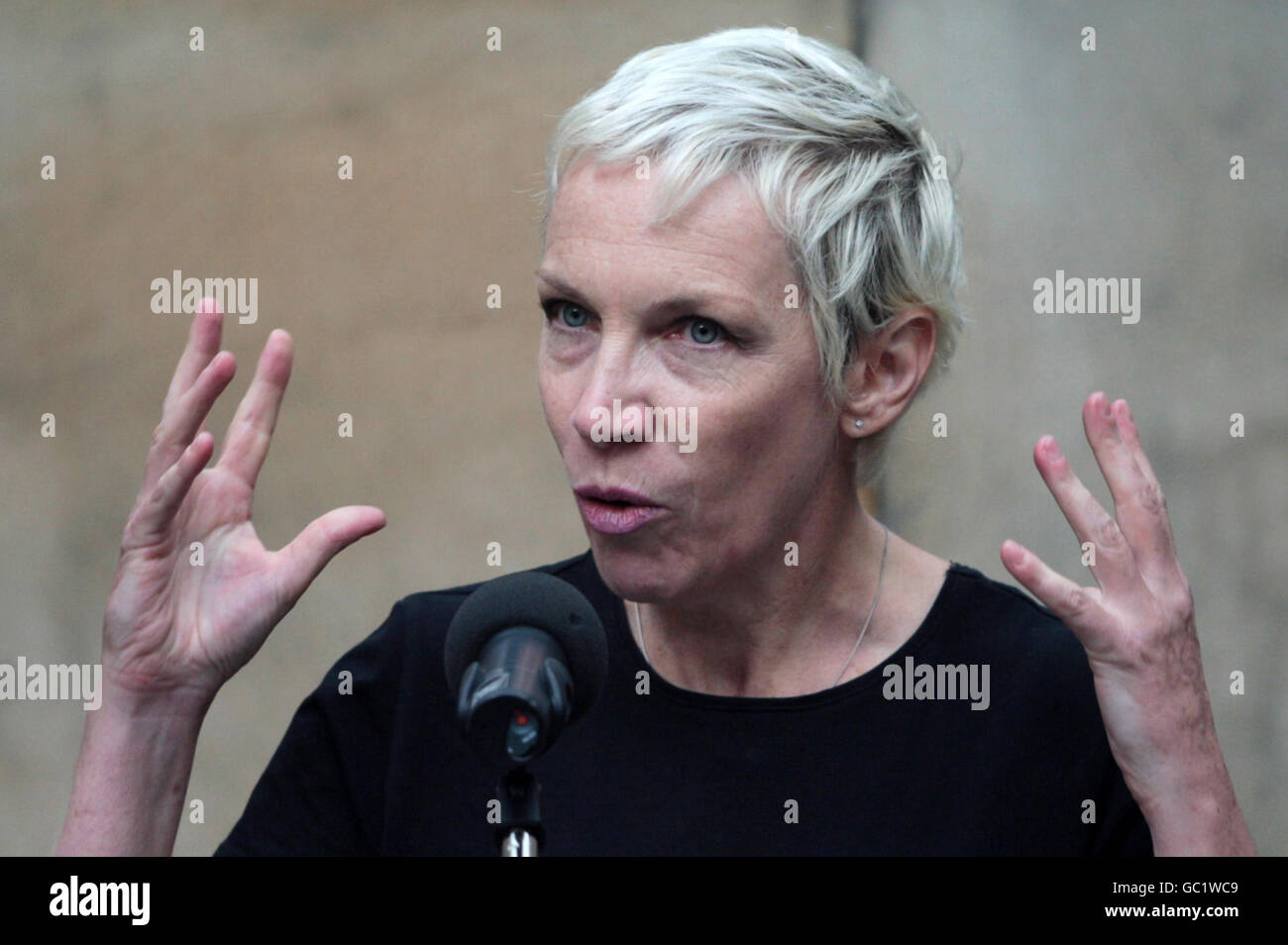 Annie lennox scottish parliament -Fotos und -Bildmaterial in hoher ...