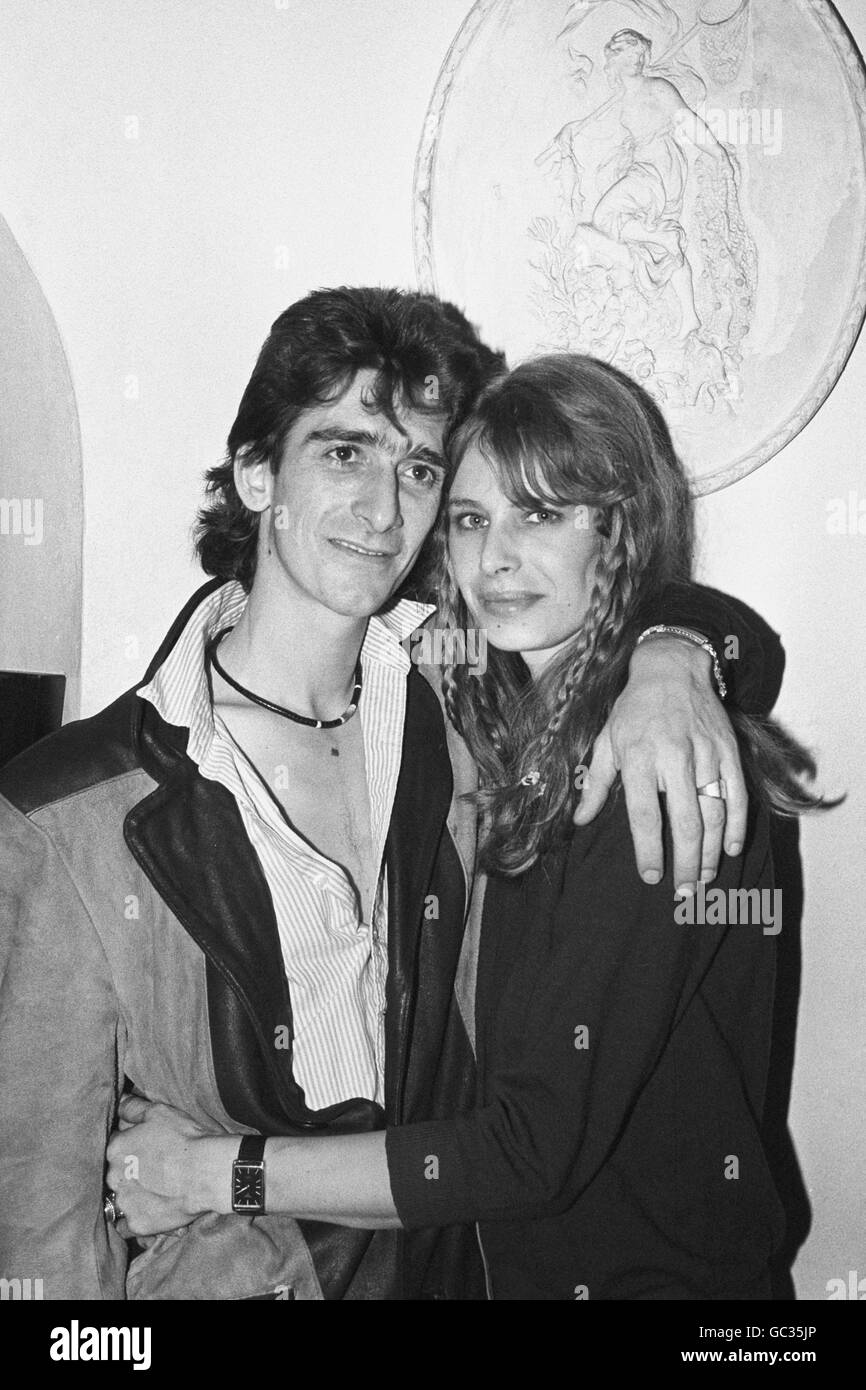 Gary Holton, 30, Lead-Sänger der Punkband Heavey Metal Kids und ...