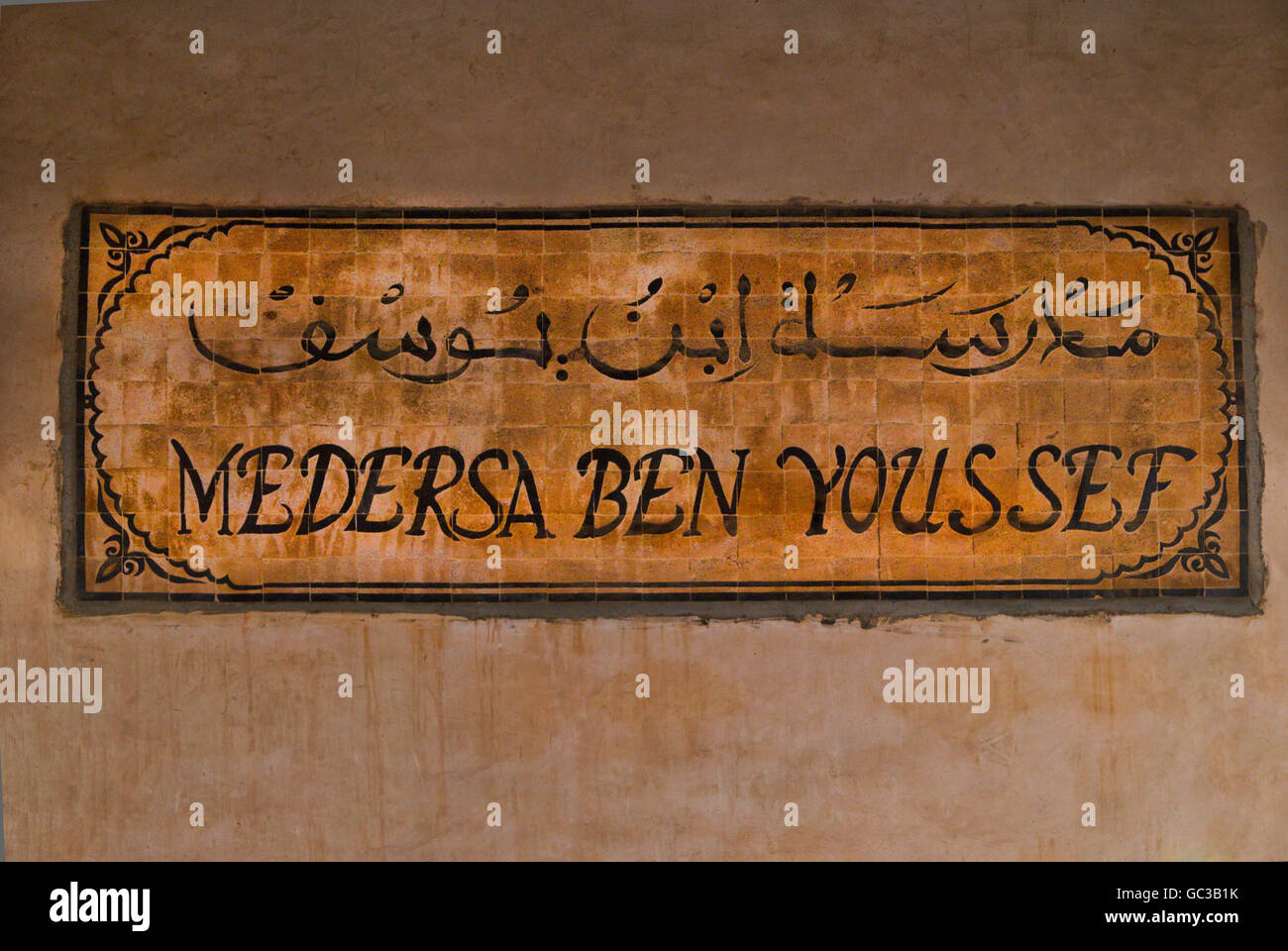 Zeichen für Medersa Ben Youssef, eine islamische Schule angebracht zum ...