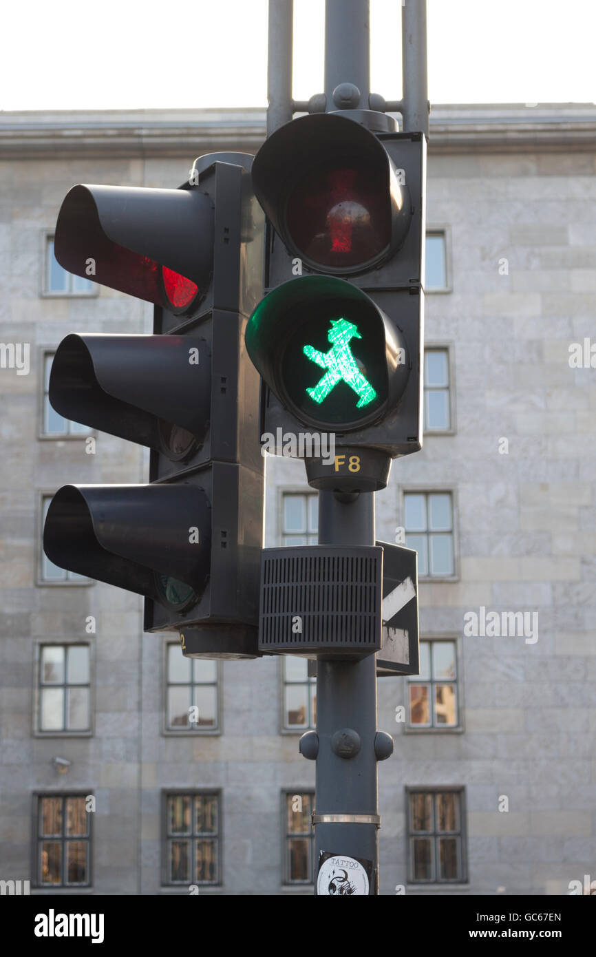 Ampelmannchen berlin -Fotos und -Bildmaterial in hoher Auflösung – Alamy