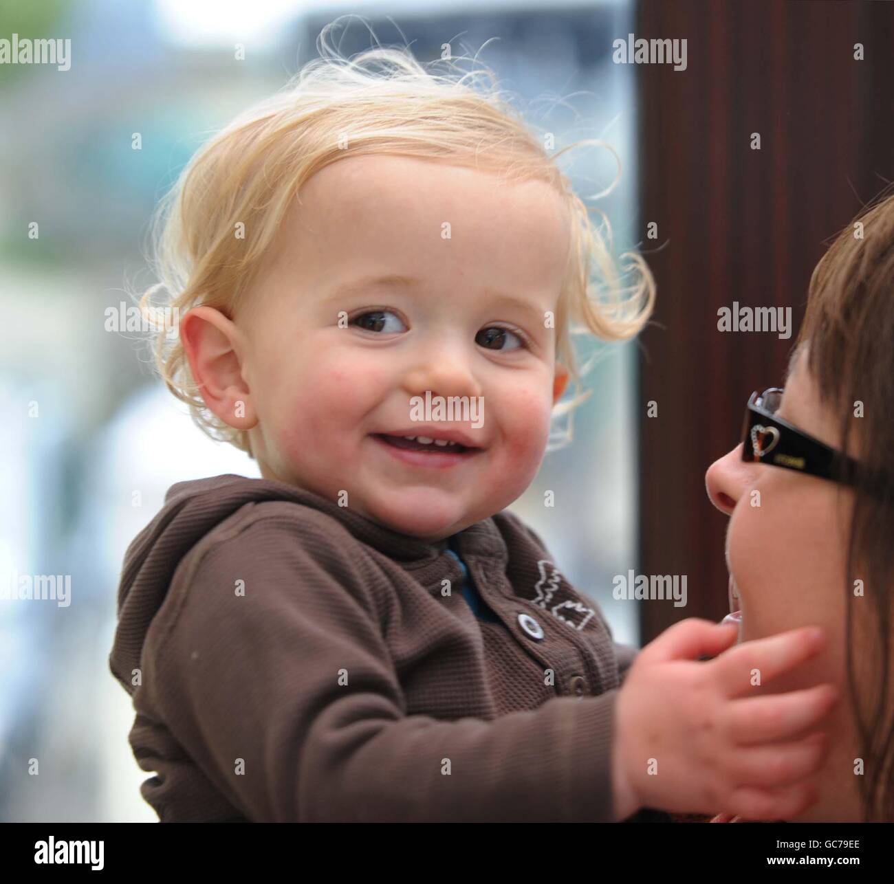 Dafi Evans im Alter von 16 Monaten, der an einer seltenen Erkrankung ...