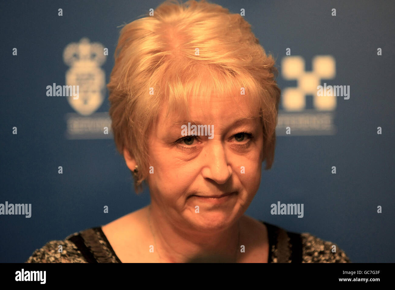 Spricht auf einer pressekonferenz nach christopher morrissey -Fotos und ...