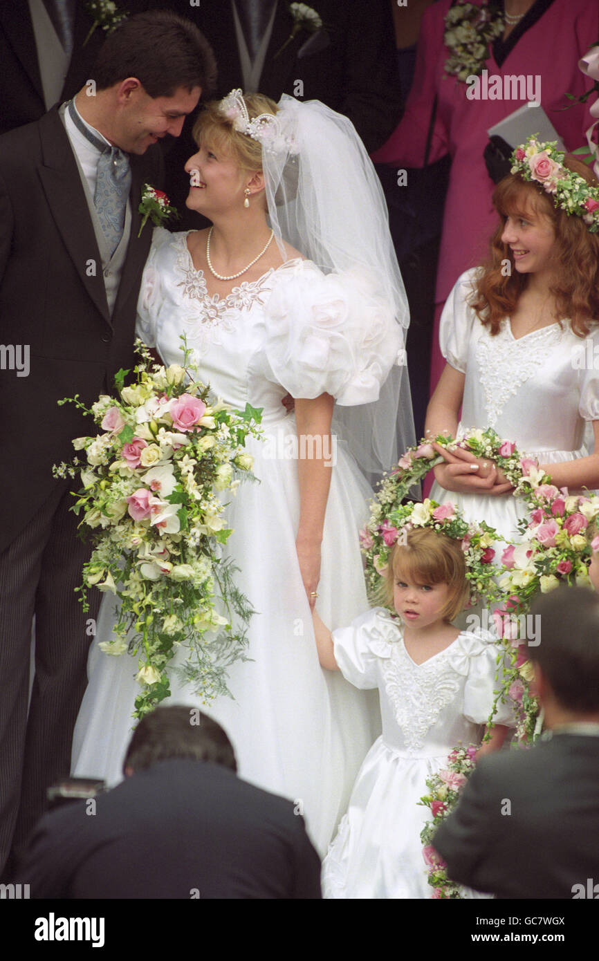 DIE EHEMALIGE ROYAL NANNY ALISON WARDLEY LÄCHELT IHREN NEUEN MANN, DEN ...