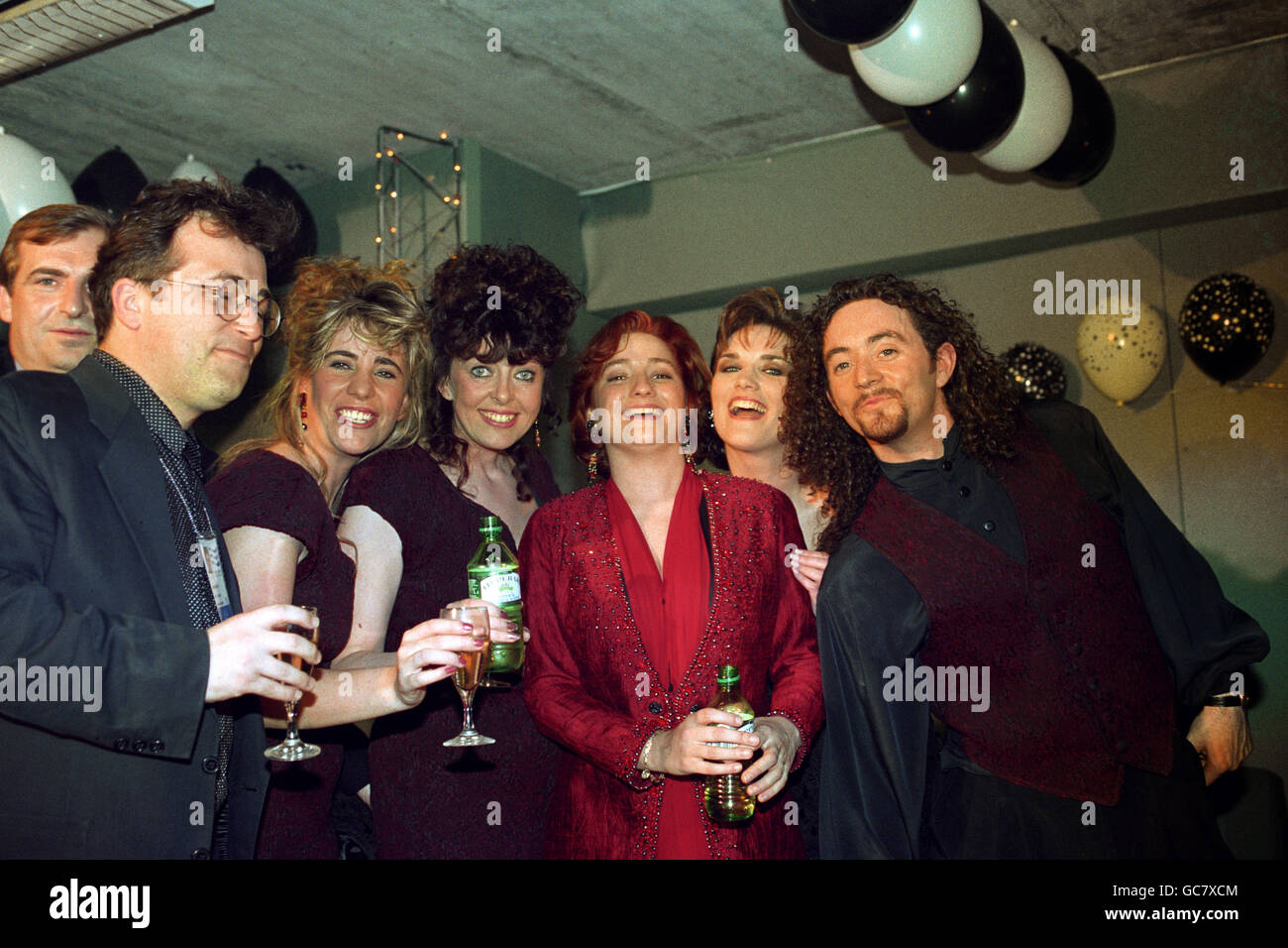 (L/R) LEITER DER IRISCHEN DELEGATION JOHN MCHUGH, PATRICIA O'NEILL ...