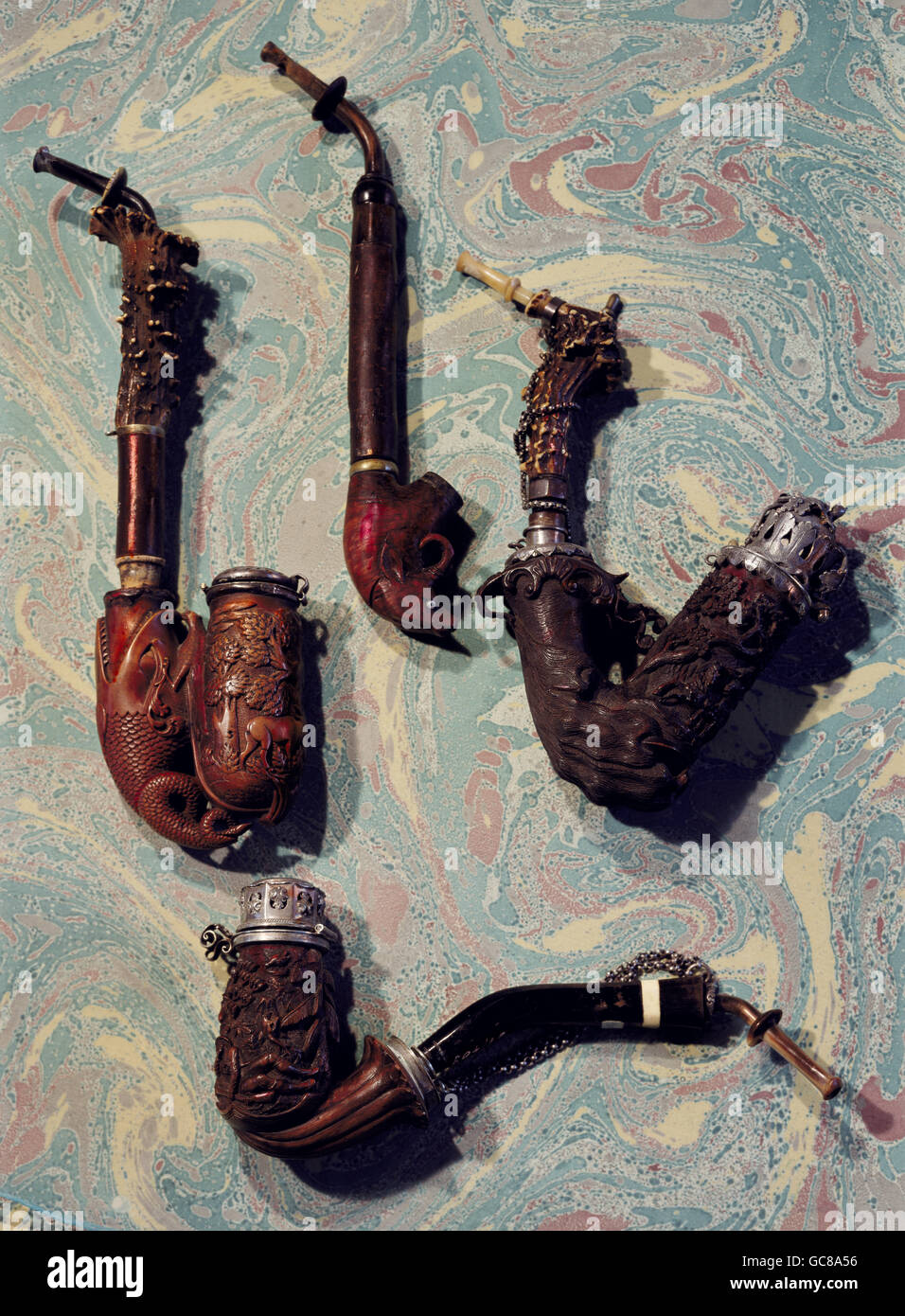 Tabak, Pfeife, vier Pfeifen (Hunter's Pfeifen), Holz, Horn, geschnitzt ...