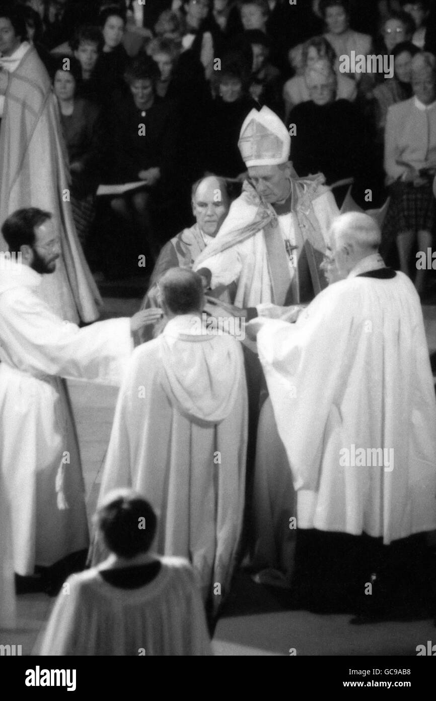 Die erste frau priester der kirche von england -Fotos und -Bildmaterial ...