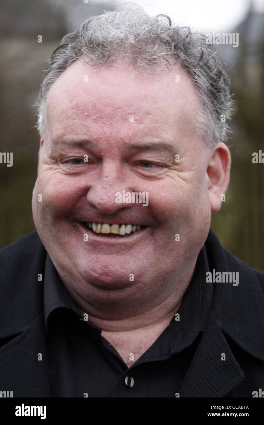 Mp jim devine in seinem haus in blackburn -Fotos und -Bildmaterial in ...