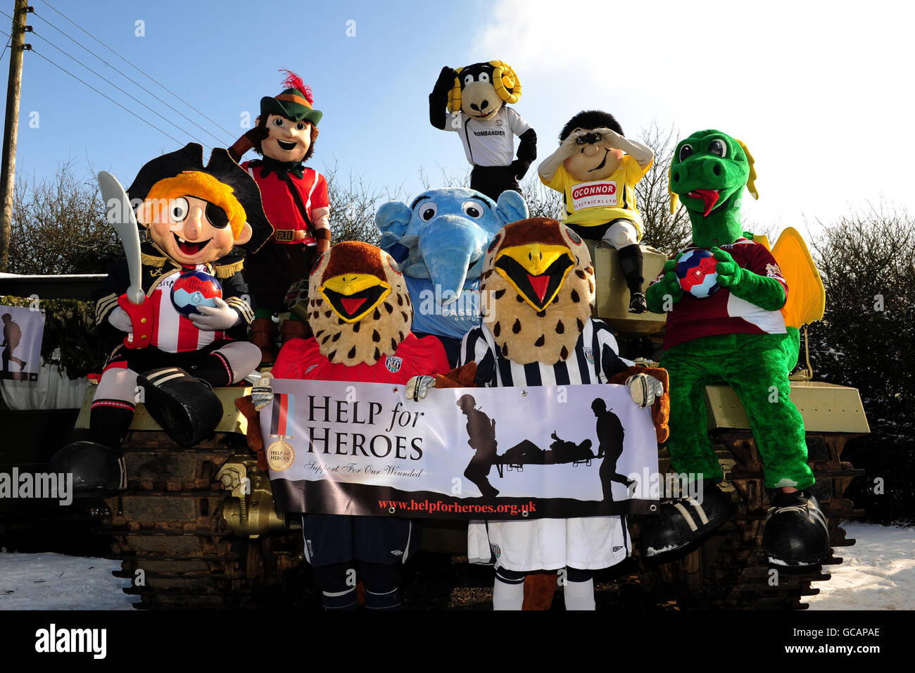 Left to right west bromwich albion mascot baggie bird -Fotos und ...