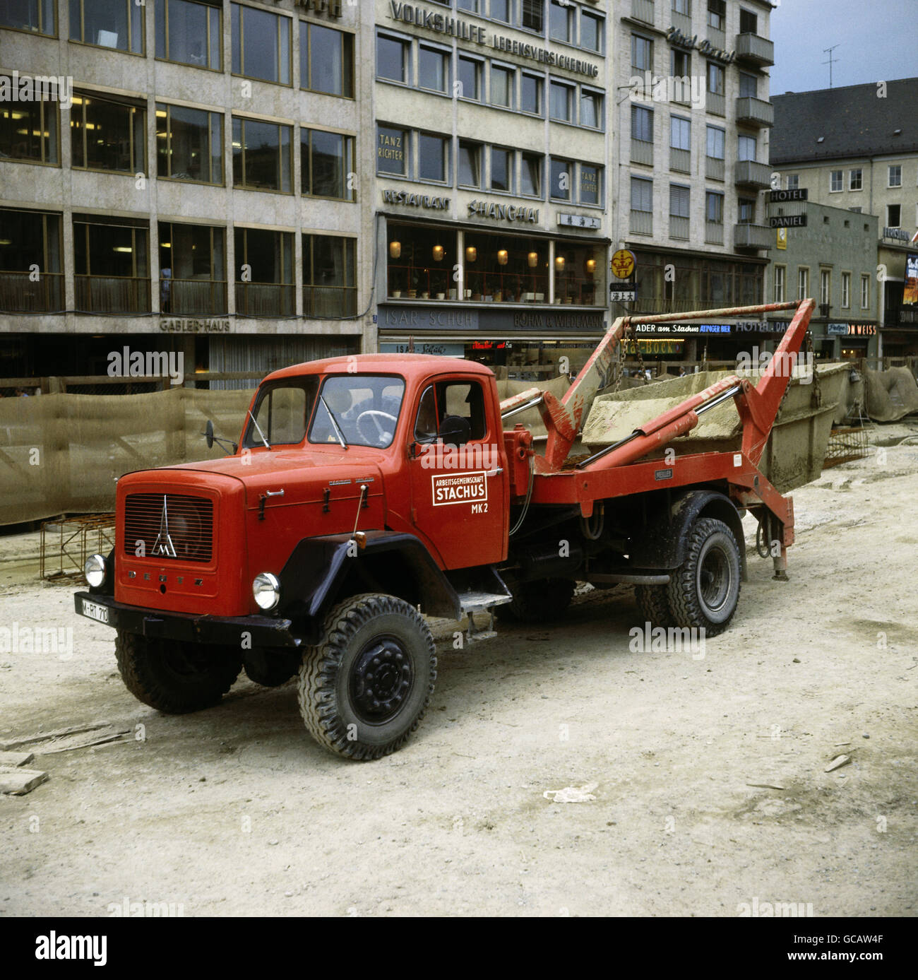 Architektur, Bauarbeiten, Bau der S-Bahn in München, Sonnenstraße, LKW ...