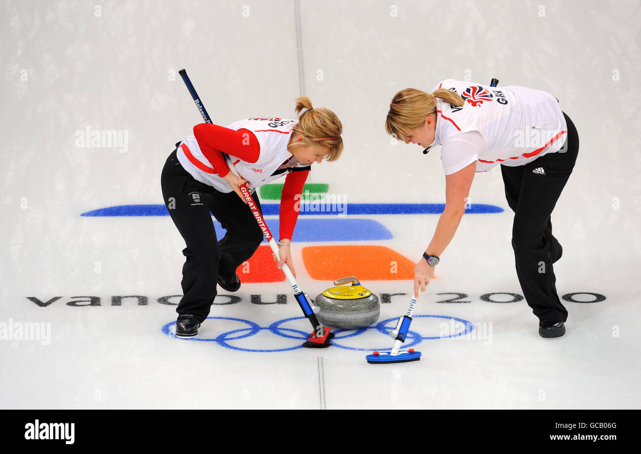Die Briten Kelly Wood (links) und Lorna Vevers beim Ladies Curling ...