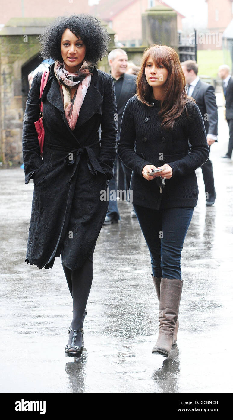 Tupele Dorgu (Charaktername Kelly Crabtree) und Samia Smith (Maria ...