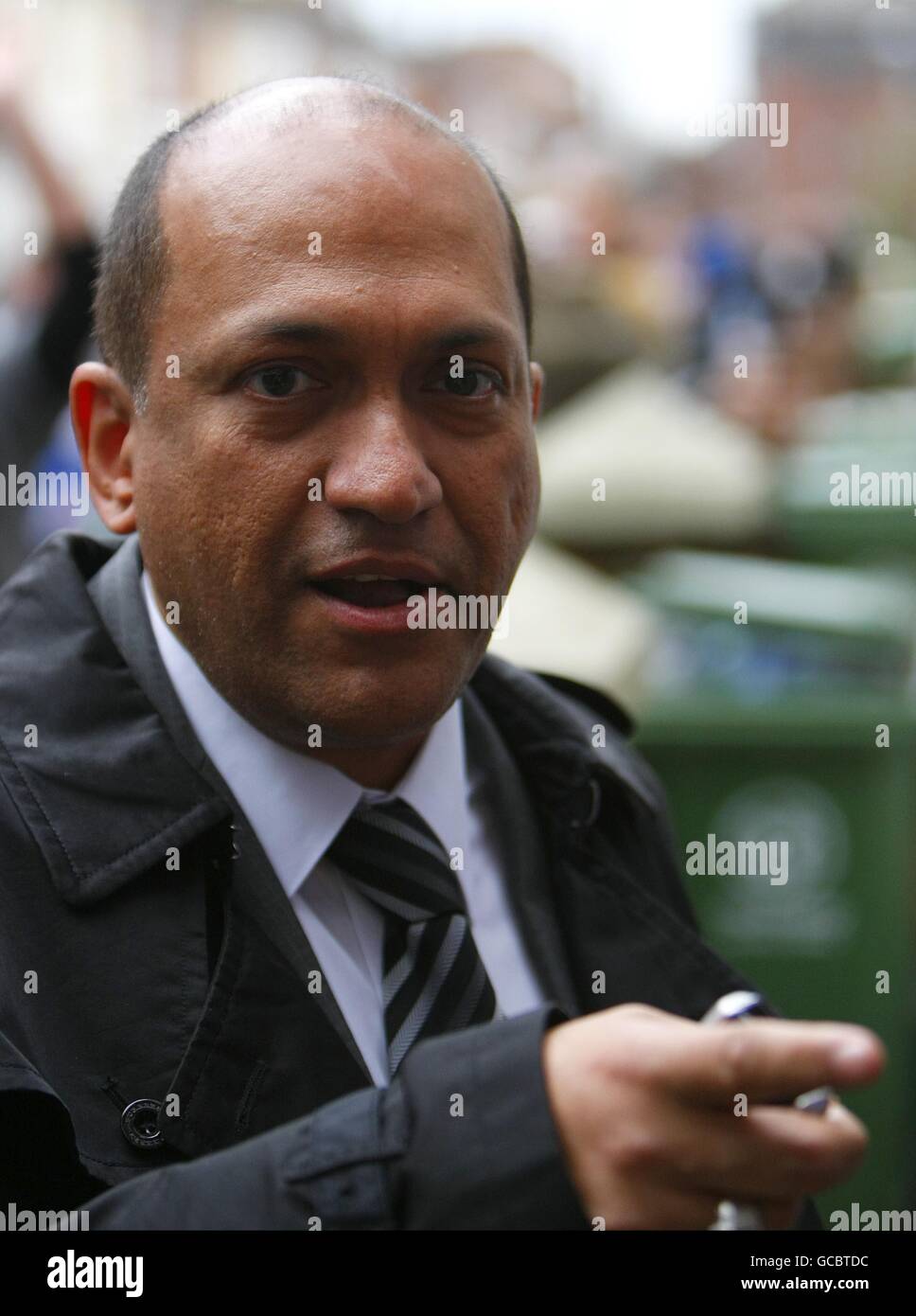 Portsmouth besitzer balram chainrai -Fotos und -Bildmaterial in hoher ...