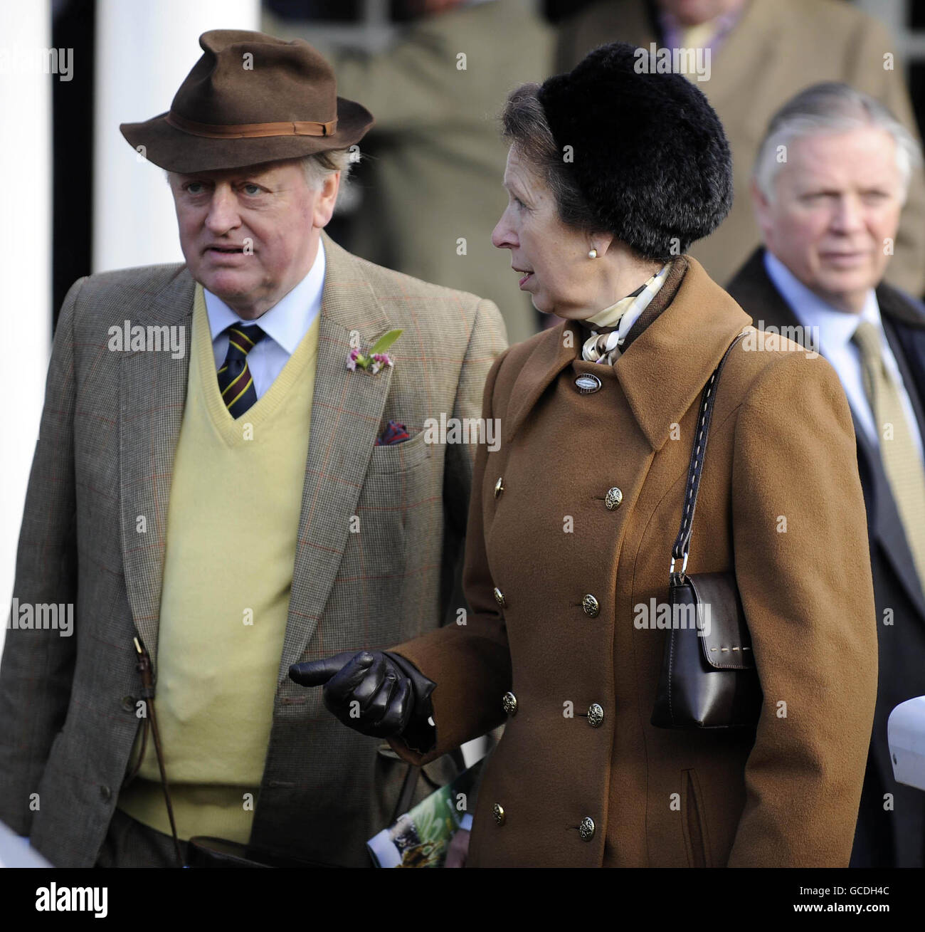 The Princess Royal (rechts) mit Brigadier Andrew Parker Bowles OBE ...