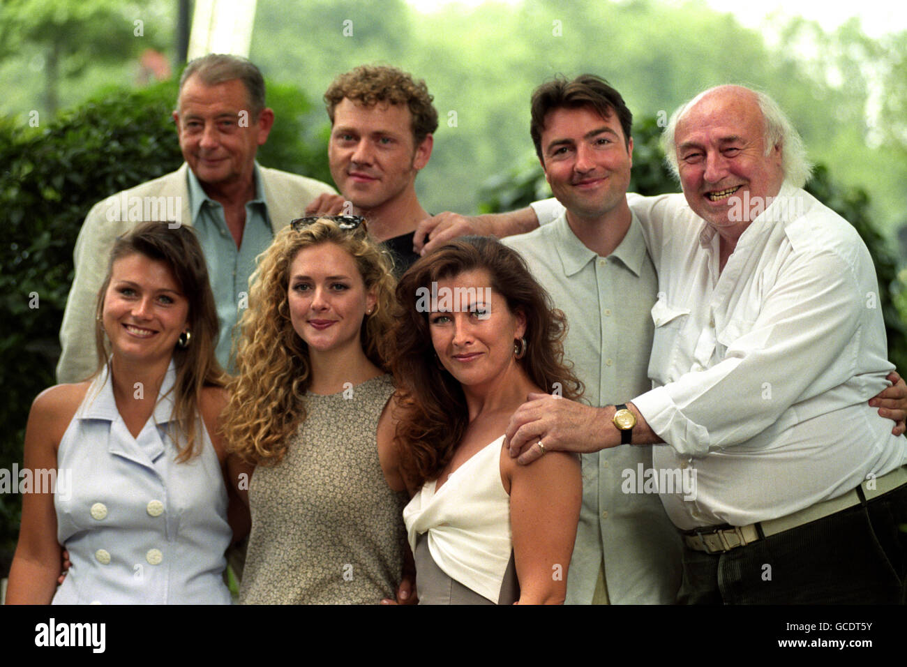 Heartbeat cast neue serie -Fotos und -Bildmaterial in hoher Auflösung ...